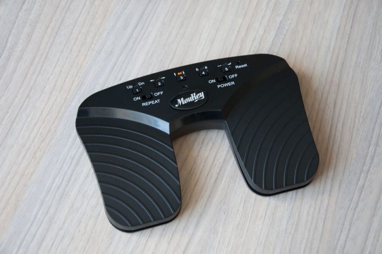 Bluetooth page turner pedal BT1 – light – SCORA